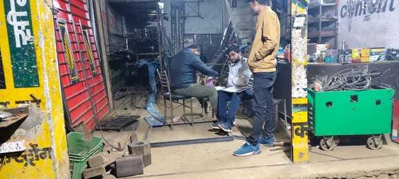 Gst Team Raids Khan Traders - Bareilly News - Bareilly News:खान ट्रेडर्स पर जीएसटी टीम का छापा