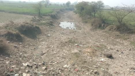 There Is No Water In Sengar River, Farmers Are Facing Problems For ...