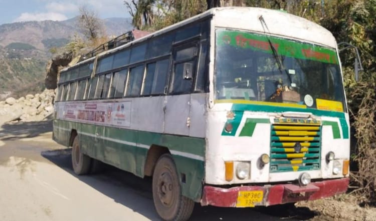 Steering Lock Of Bus Broken, 30 Passengers Narrowly Escaped - Chamba ...