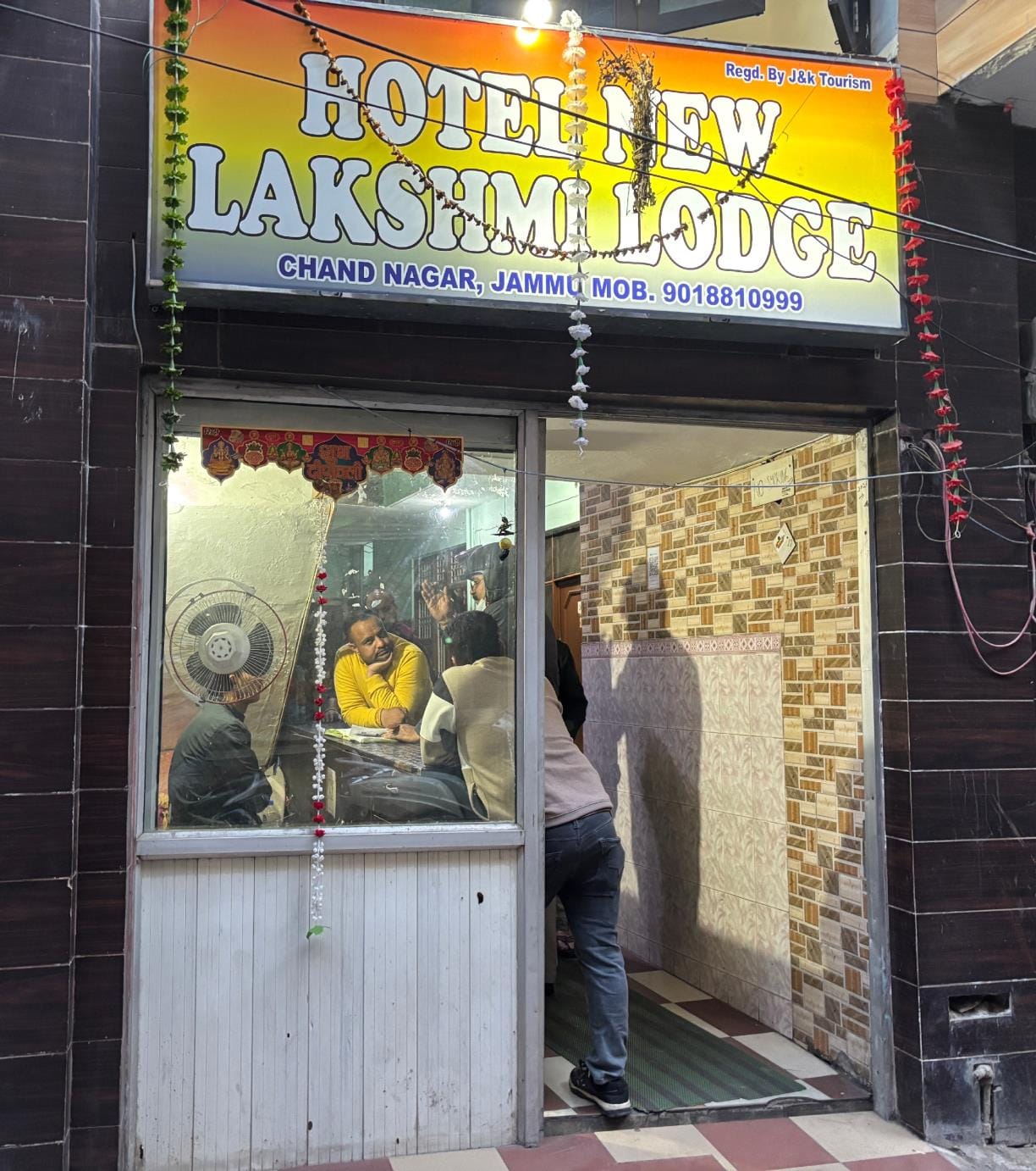 J&k:राजोरी के युवक का शव संदिग्ध परिस्थितियों में गेस्ट हाउस में मिला ...