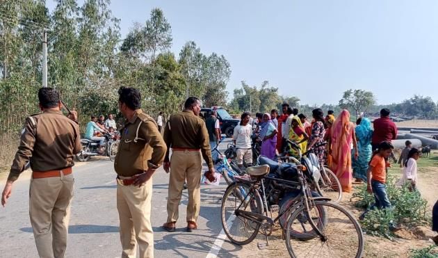 Farmer Riding Bike Dies Due To Collision With Dcm - Unnao News - Unnao News:डीसीएम की टक्कर से ...