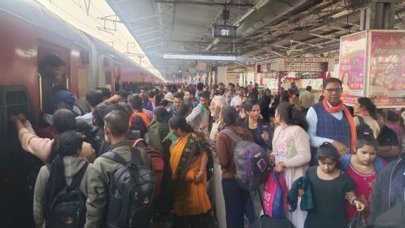Taj Express Canceled After Stampede In Delhi, Security Increased At The Junction - Agra News ...