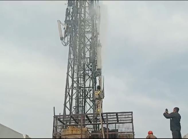 Fire Breaks Out In Mobile Tower, Creates Panic Among People - Mathura ...