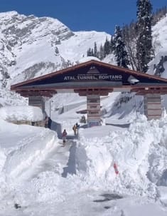 Traffic Restored From Atal Tunnel Rohtang, Spiti Navodaya Students ...
