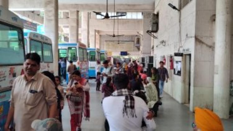 The Struggle To Go Home On Holi, Increased Crowd Of Passengers At Bus ...