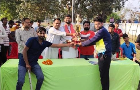 Payagpur Team Captured The Trophy - Bahraich News - Bahraich News ...