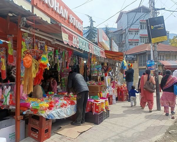 Choti Holi In Kullu Today, Haat Bazar Decorated With Colors - Kullu News - Kullu News:कुल्लू में ...