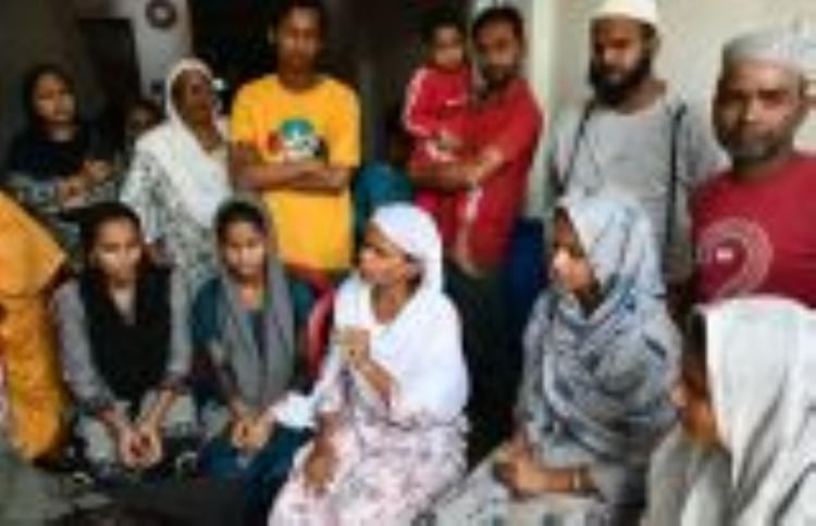 After Much Persuasion, The Body Was Buried Late At Night - Unnao News - Unnao News:मान मनौव्वल ...