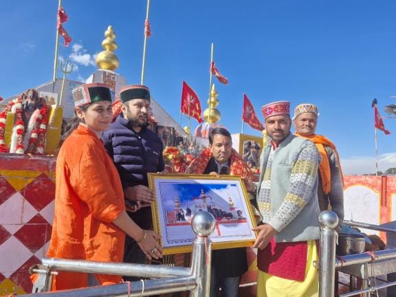 Doors Of Shikari Devi Temple Opened, Dc Mandi Along With His Family ...