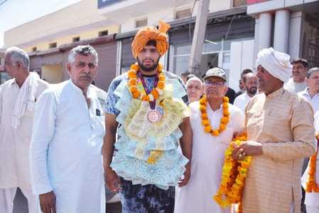 Dinesh Golia Won Bronze Medal In Wrestling Championship - - कुश्ती ...