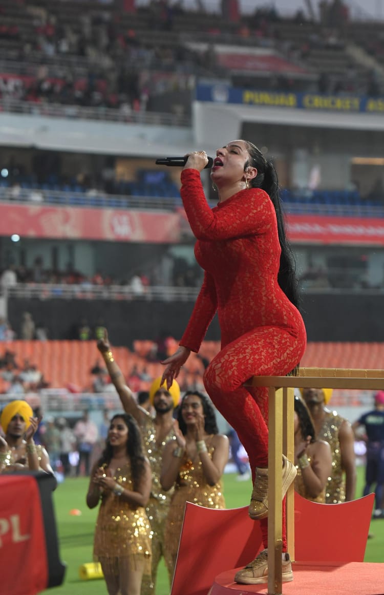Audience Danced To The Songs Of Punjabi Singer Jasmine - Chandigarh ...