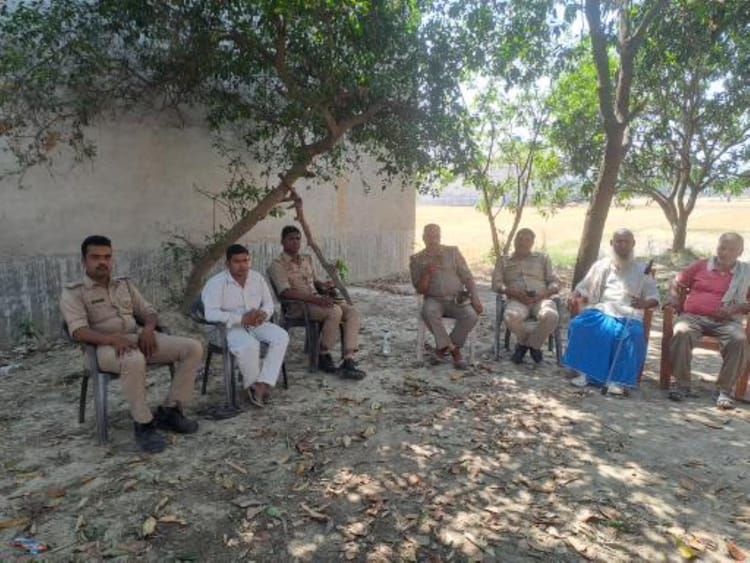 Police Detained The Workers Of Bhammu Before They Could Reach The ...