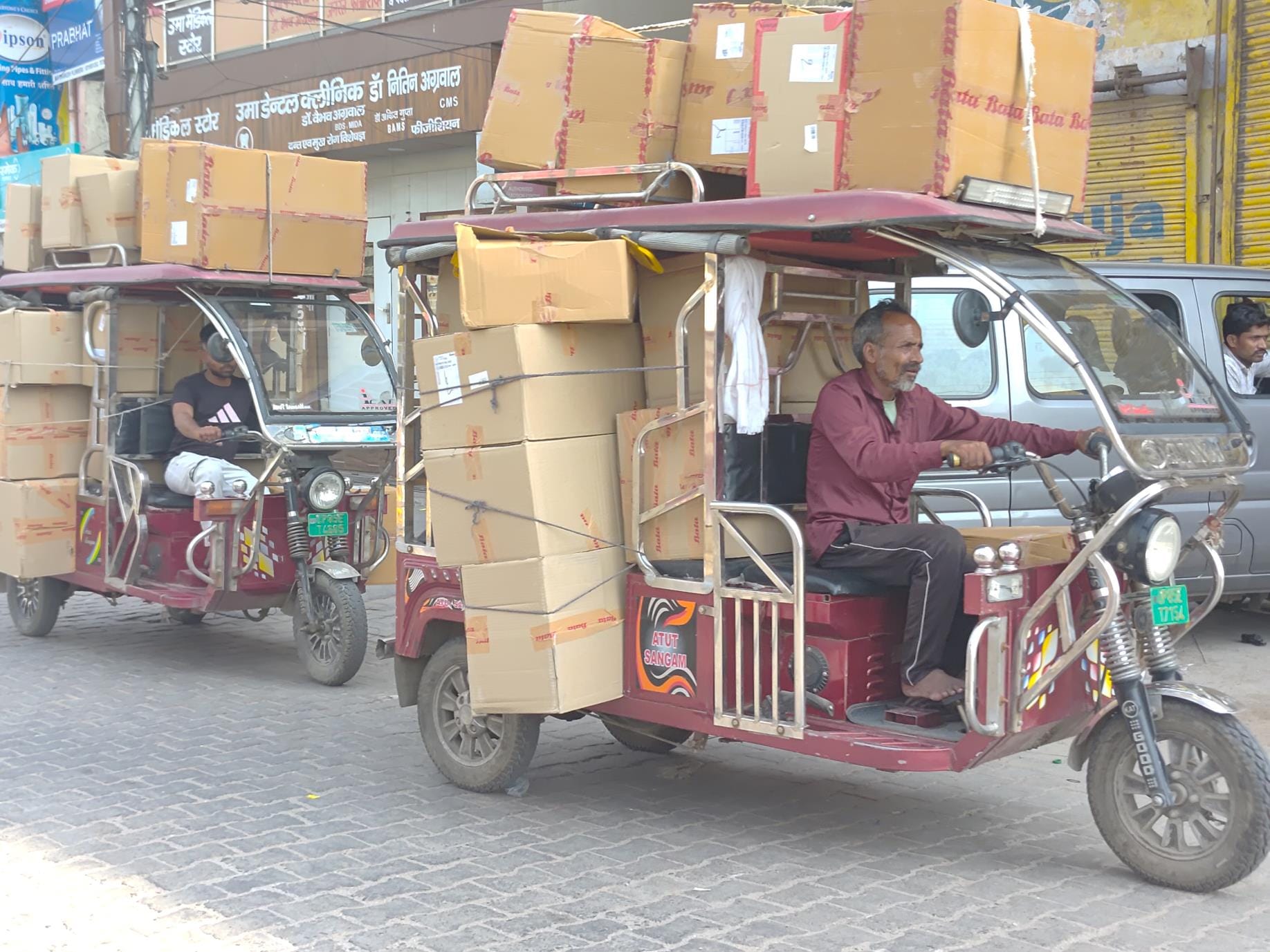 E-rickshaws Were Made For Passengers, But They Started Carrying Goods - Mathura News - Mathura ...