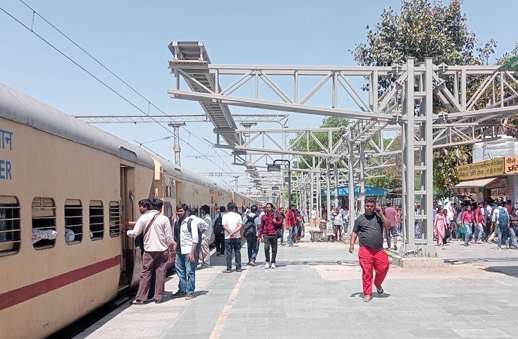 More Than 50 Trains Will Be Cancelled Today Impact Railway Block Gorakhpur Zone - Amar Ujala ...
