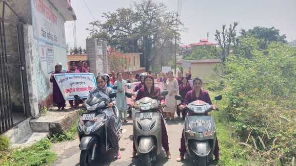 Women Gave The Message Of Proper Nutrition To People Through Scooty ...