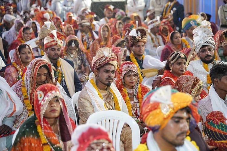 यूपी:सरकार ने बदला नियम, सामूहिक विवाह योजना में वर-वधू की लगेगी ...