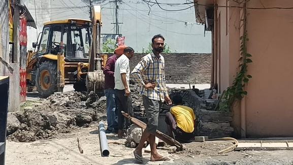 Water Problem In Ward-8 Ponta - Sirmour News - Sirmour News:गलियों में ...