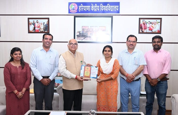 The Researcher Got First Prize In The Poster Presentation Competition ...