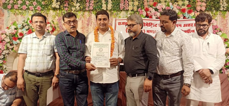 Harishchandra Became The District Head Of Optometric Association ...