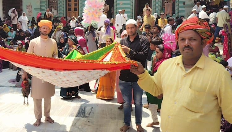 Five Thousand Pilgrims Came On The Second Fourth, Beds And Generations Were Seen Everywhere ...