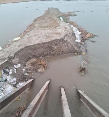 Ramnagar's Pontoon Bridge Washed Away, Traffic Closed From Pachpedi ...