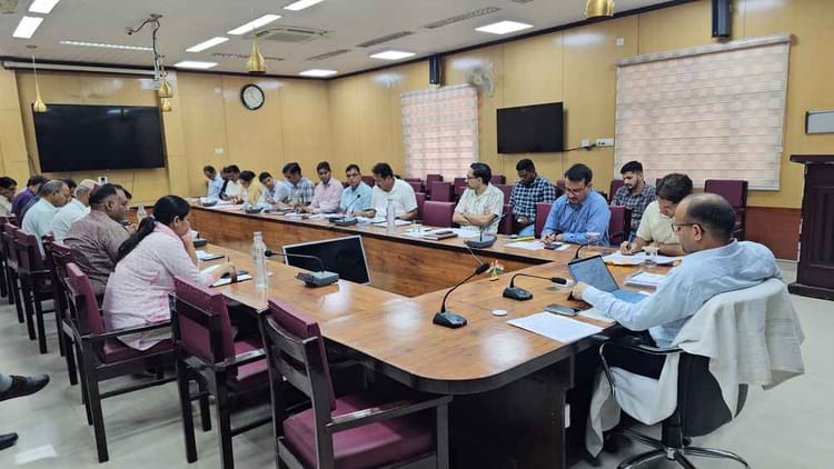 Hanumangarh: District Collector Strict In Review Meeting Of Sampark ...