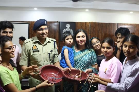 Gonda Police Honored For Getting Daughter Married - Gonda News - Gonda News:बेटी की शादी कराने ...