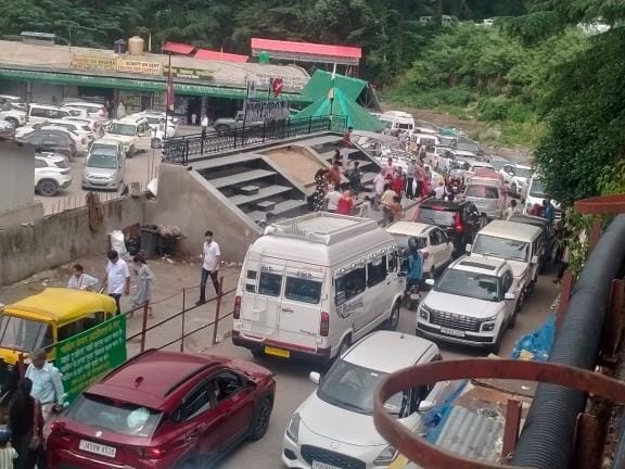 Tourists Flocked To Mcleodganj, Vehicles Crawled In Traffic Jam ...