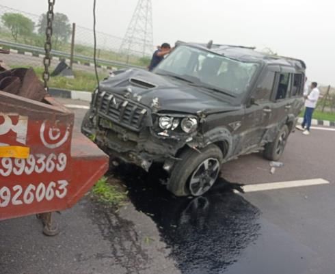 Scorpio Overturned On The Expressway Due To Driver Dozing Off, Five Injured - Unnao News - Unnao ...