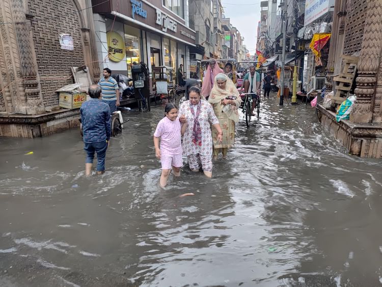 Rain Became A Disaster..water Filled From Streets To Underpasses ...