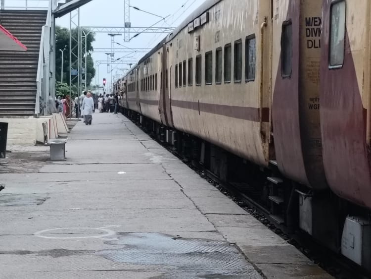 Farakka 2, Unchahar Express Arrived One And Half Hour Late - Auraiya ...