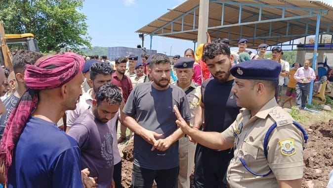 People Fight On The Bankala Link Road Issues - Sirmour News - Sirmour ...