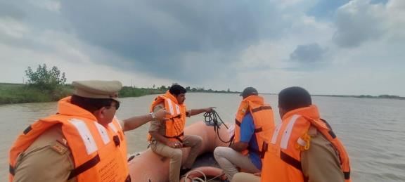 Sdrf Kept Searching For The Farmer Swept Away In The Floods Throughout The Day - Gonda News ...