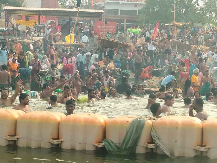 Thousands Of Devotees Took A Dip In Shringverpur Dham - Prayagraj News ...