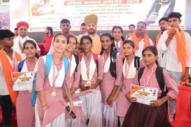 4,600 Students From 35 Schools Were Honoured - Gonda News - Gonda News:35 विद्यालयों के 4,600 ...