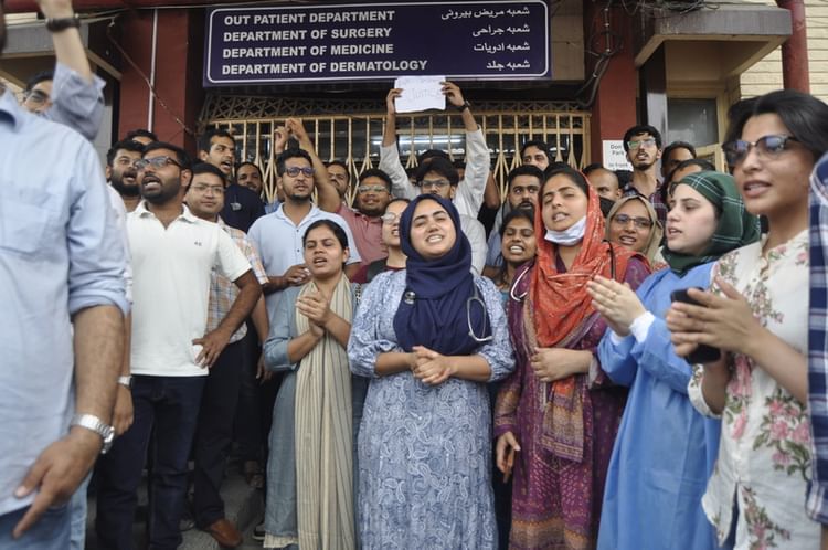 Shopian Witnessed A Shutdown For The First Time Since Article 370 Over The Transfer Of Deputy ...