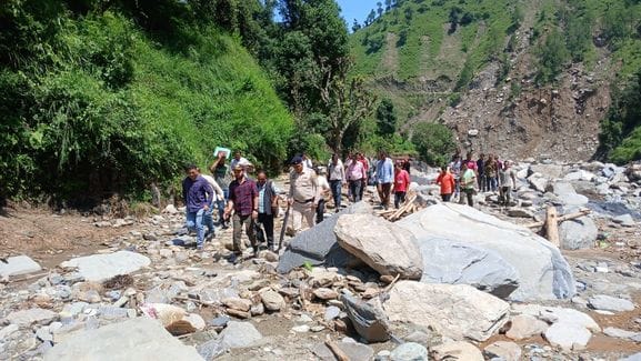Deputy Commissioner Reached Surah And Khunagi On Foot To Take Stock Of ...