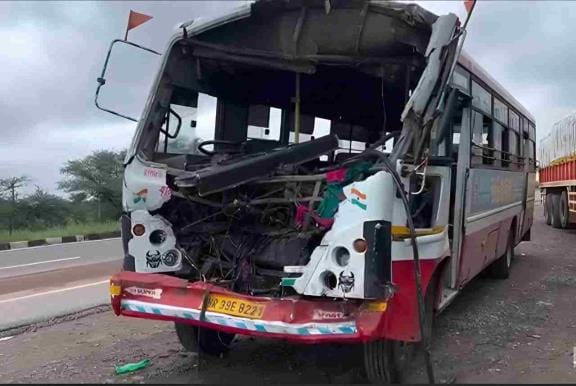 Driver Injured In Collision Between Bus And Tanker, Several Passengers ...