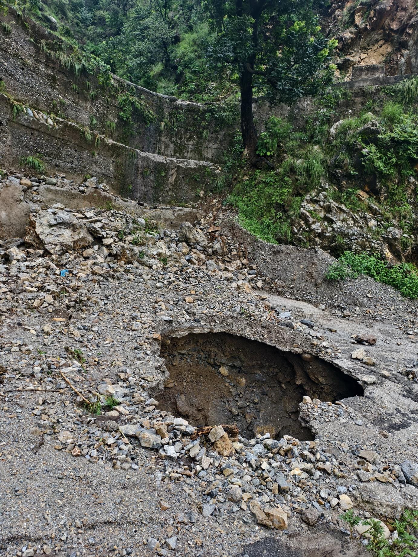 Reasi, Land Slide, Tot Road, Traffic Suspend - Jammu News - Jammu News ...