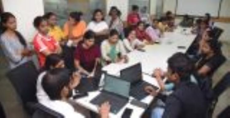 Women Flocked To Amar Ujala Camp To Get Learner's License - Lucknow News - Lucknow News:लर्नर ...