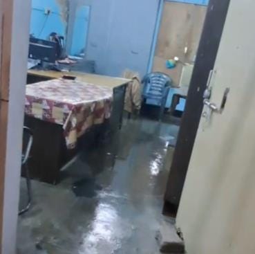 The Roof Of Shiksha Bhawan Leaked, Computers And Documents Got Wet - Lucknow News - Lucknow News ...