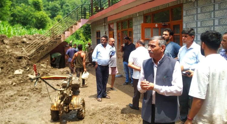 Assessment Of Damage To Houses In Shevla Village - Solan News - Solan ...