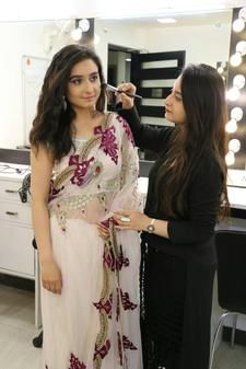 The Era Of Dewy Makeup Has Arrived, Layers Of Makeup Will No Longer Be Visible - Muzaffarnagar ...