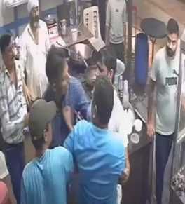 Youths Beat Up The Operator At Chicken Corner - Rewari News - Rewari News:चिकन कॉर्नर पर युवकों ...