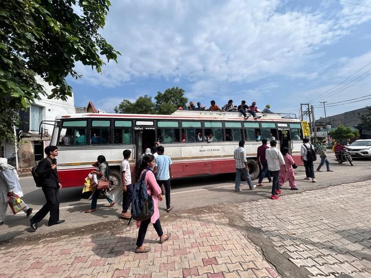 Rohtak commuters face long waits for रोडवेज buses on the Sonipat route ...