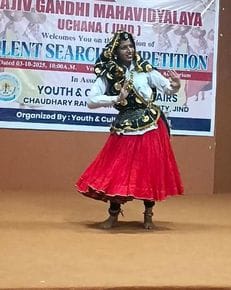 The Girl Students Enthralled The Audience With The Song - Jind News ...