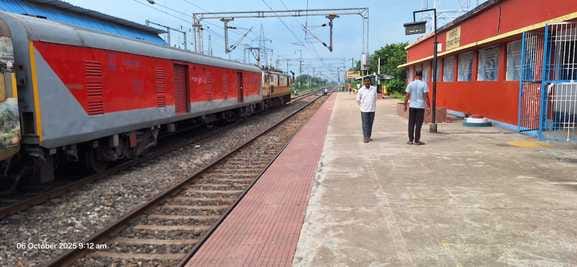 Janta Express Engine Fails, Remains Stranded For Three Hours - Ghazipur ...