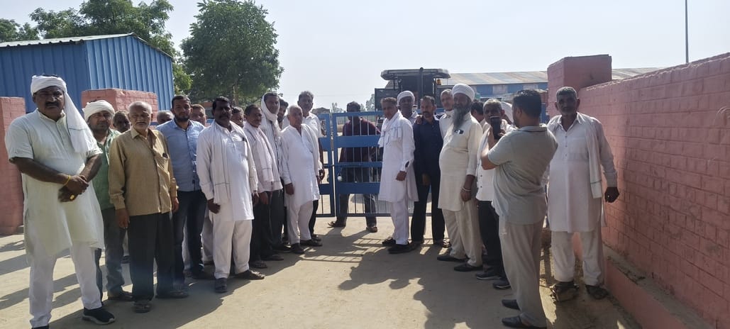 The Main Gate Of Rajound Grain Market Is Locked - Kaithal News ...