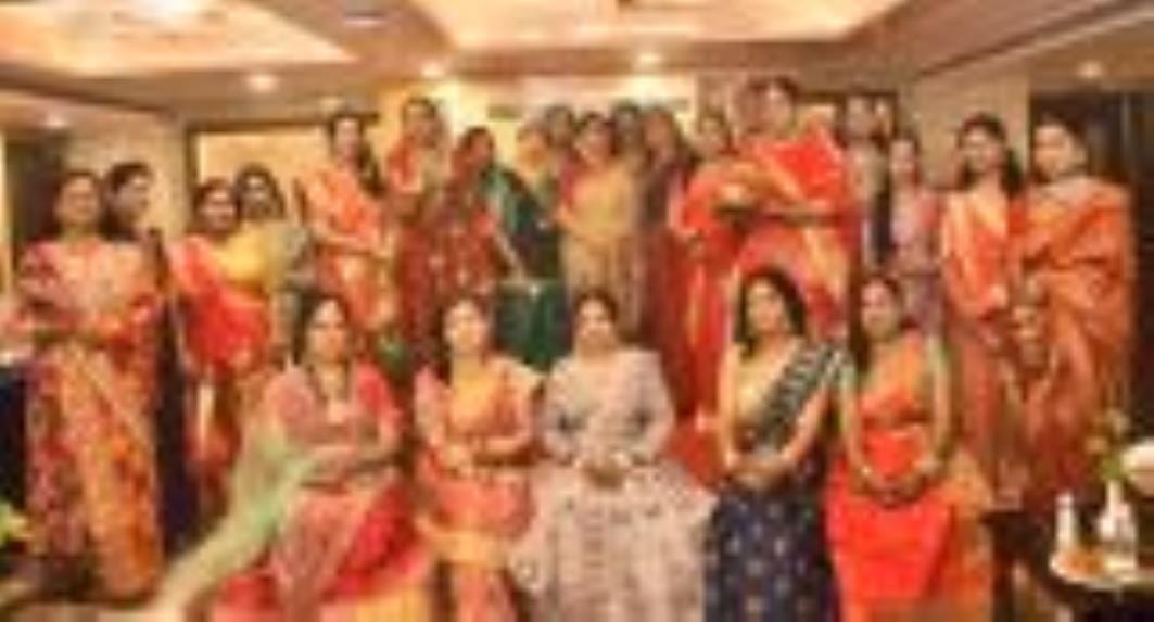 Women Walked The Ramp, Tanu Sharma Became Karwa Queen - Lucknow News ...