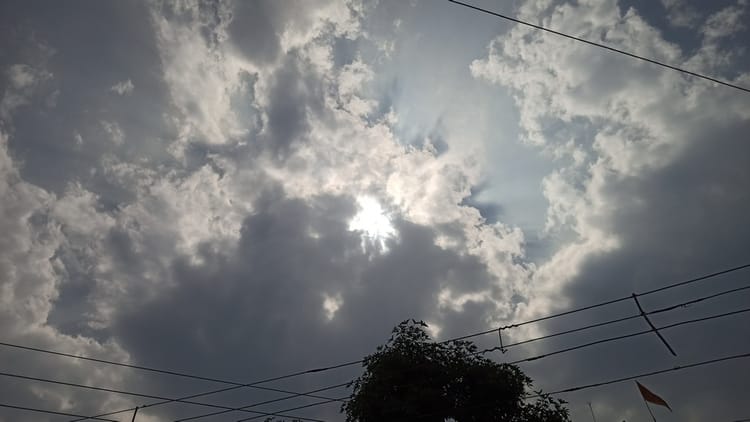 Meerut Weather:मेरठ में सुबह से छाए रहे बादल, तापमान गिरने से बढ़ी ठंड ...